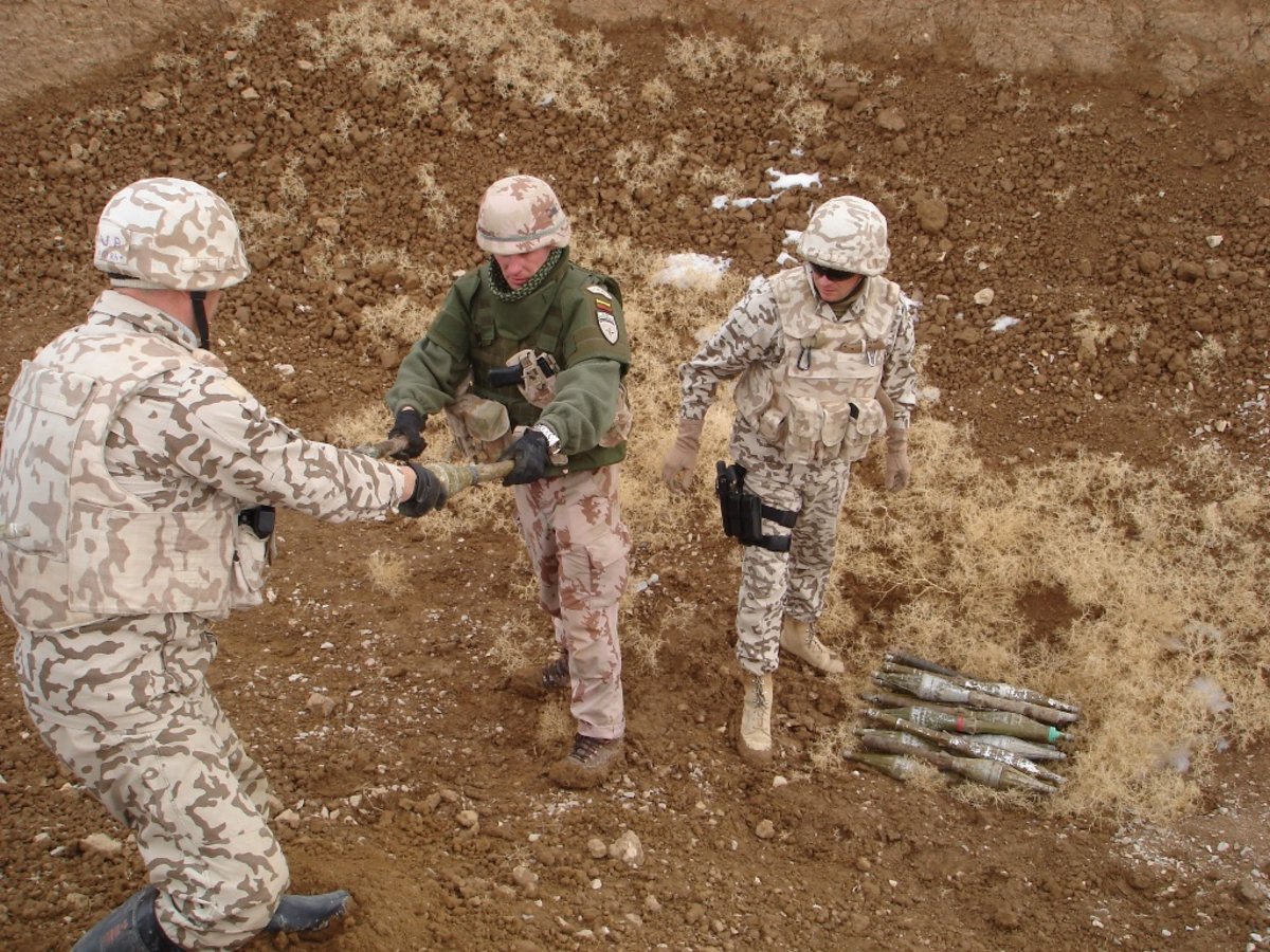 PRT's EOD team destroyed a large amount of ammunition | Lithuanian army