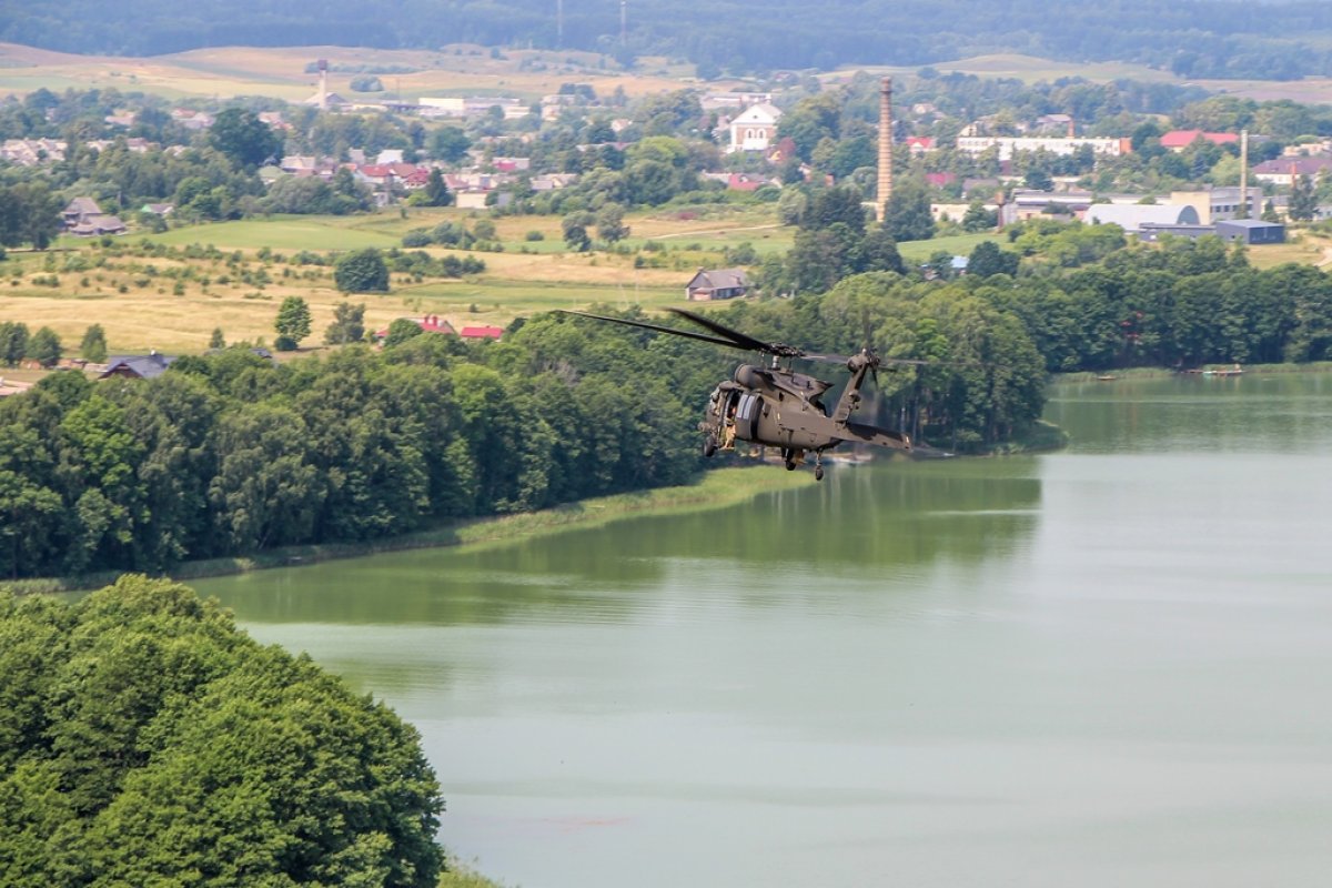 Helocasting: Lithuanian and U.S. troops trained "maritime insertion" on ...