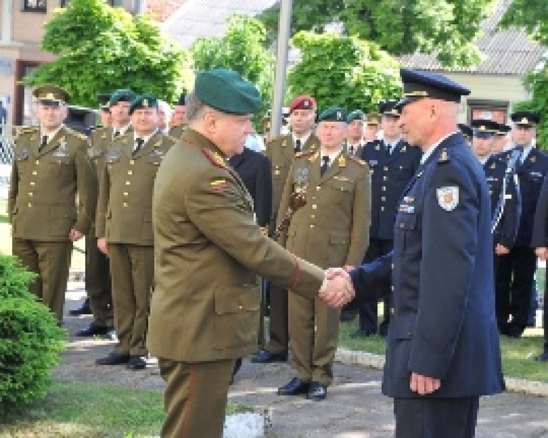 Karinių oro pajėgų vado pareigas pradėjo eiti plk. Dainius Guzas ...