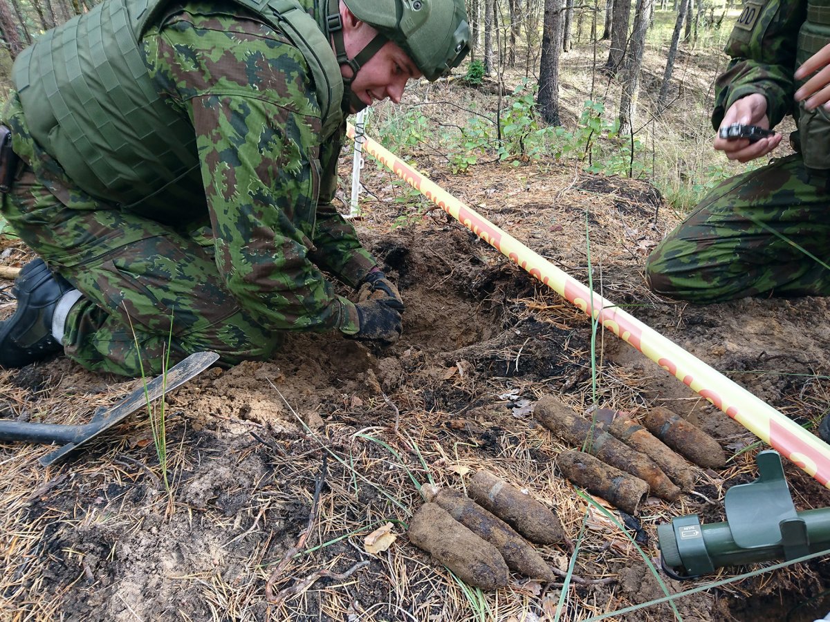 EOD specialists of the Engineer Battalion training at international ...