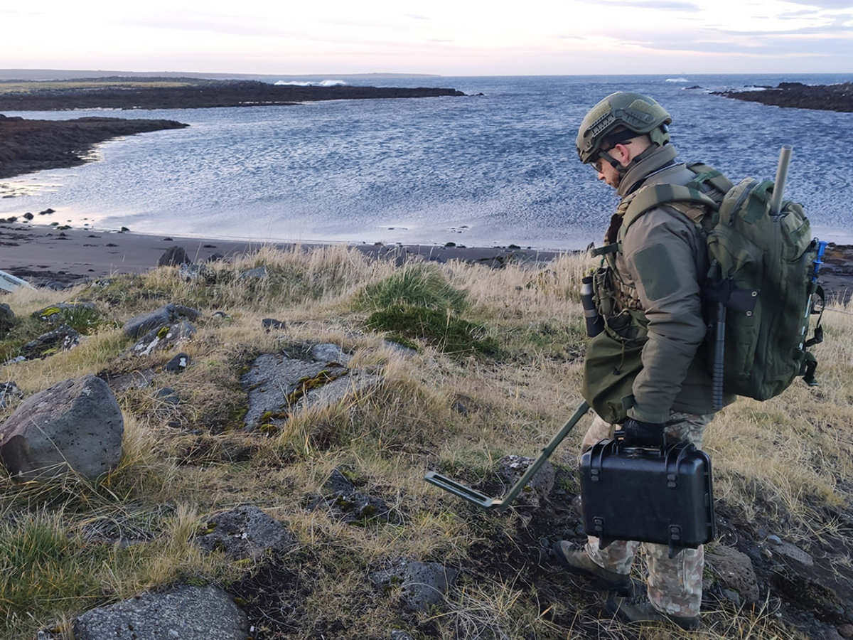 Lithuanian military personnel attend explosive ordnance disposal ...